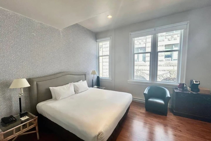Premier King | Bedford Regency | Near The Harbour - Victoria