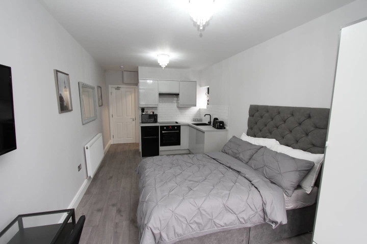 Modern Studio  Free Parking! & 1 Min To Station! - Central London