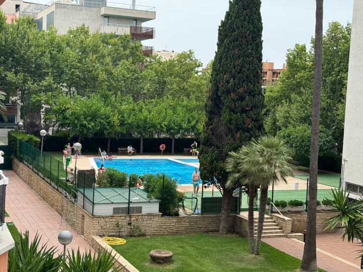 Large Family Apartment With Pool, Beach, Sleeps 10 - Reus