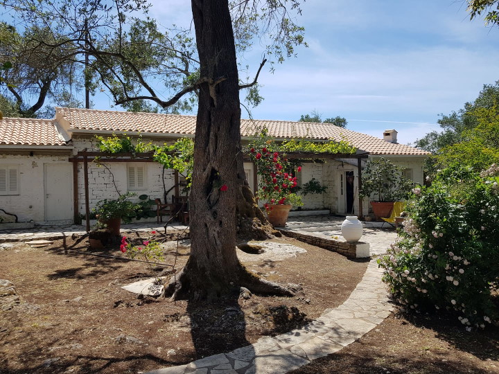Lovely Traditional Greek House, With A Big Garden - Paxi