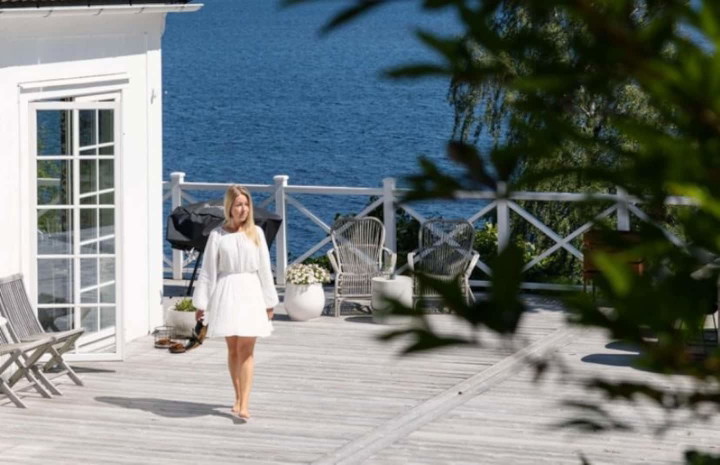 Exclusive Beachfront Villa - Karlstad
