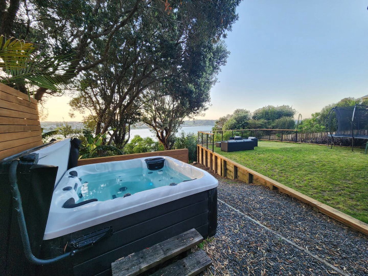 4 Bedrooms With Sea Views. 1 Min To Beach. - Warkworth