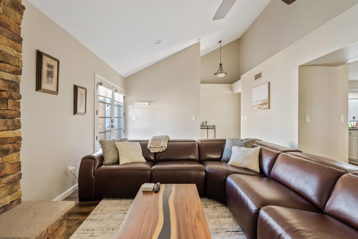Tempe 2br - Community Pool, Courtyard & Workspace - Tempe, AZ