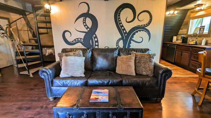 Pirate 2-story Villa Near Beach - Ocean Shores, WA