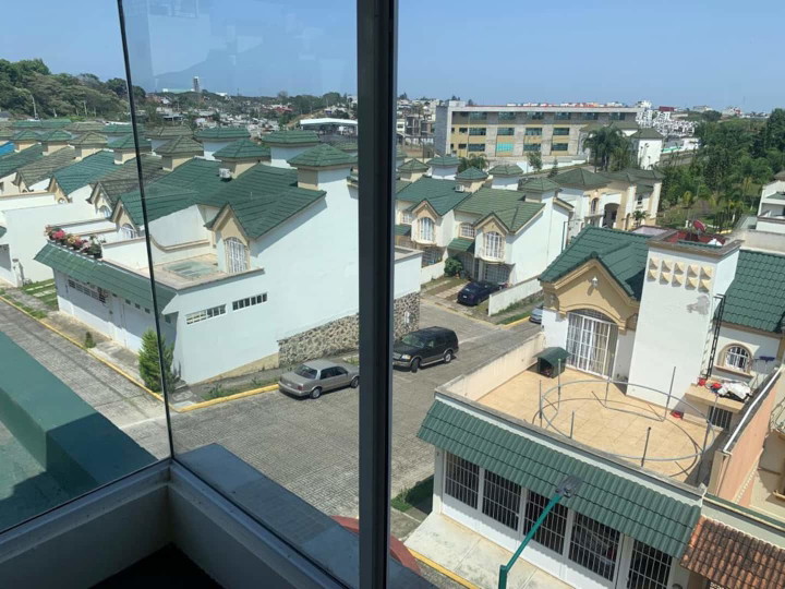 Casa Residencial De 3 Niveles Con Vista Panorámica - Xalapa