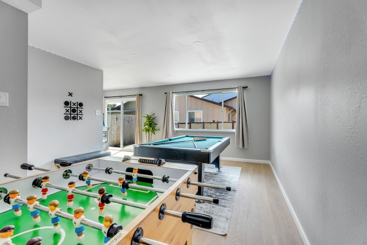 Modern Lux 4b/3ba Retreat W/ Led Game Room And Bar - Daly City, CA