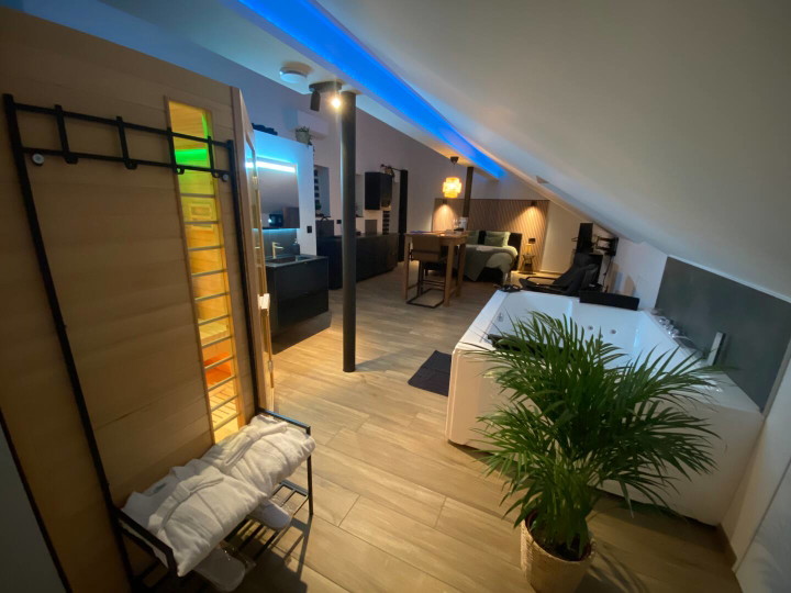 Luxury Spa & Sauna Loft Suite With Whirlpool Bath - Spa