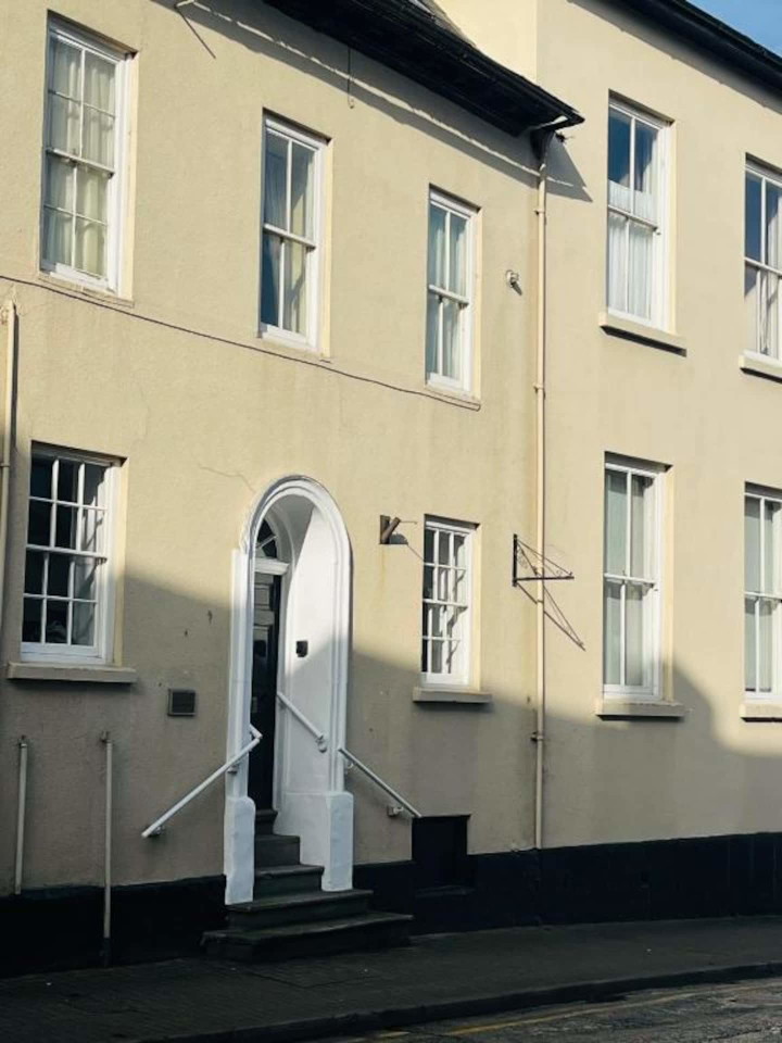 2 Bed Period Flat With Parking - Ross-on-Wye