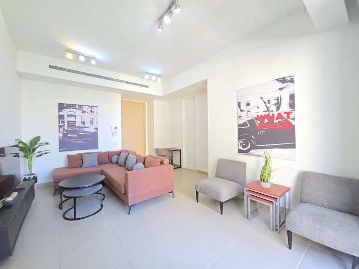 One Bdr Apt With Balcony In Beirut - Beirut