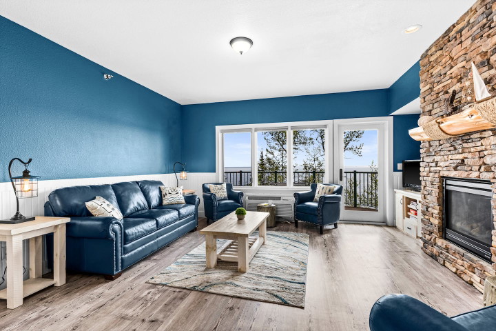 Breathtaking Lake Views 1br W/king Suite & Pools - Two Harbors, MN