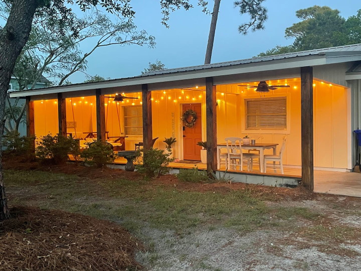 A Cozy Two-bedroom Cottage Close To Everything! - Oak Island, NC