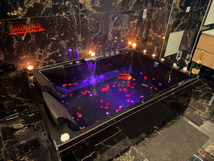 « Aux Nuits Dorient » Jacuzzi Et Sauna, Wifi. - Illzach