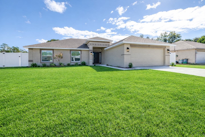 The Spring Hill Manor - Spring Hill, FL
