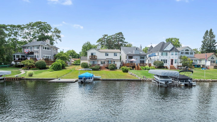 Waterfront Paradise! 3 Queen Beds, Chef's Kitchen - Novi, MI