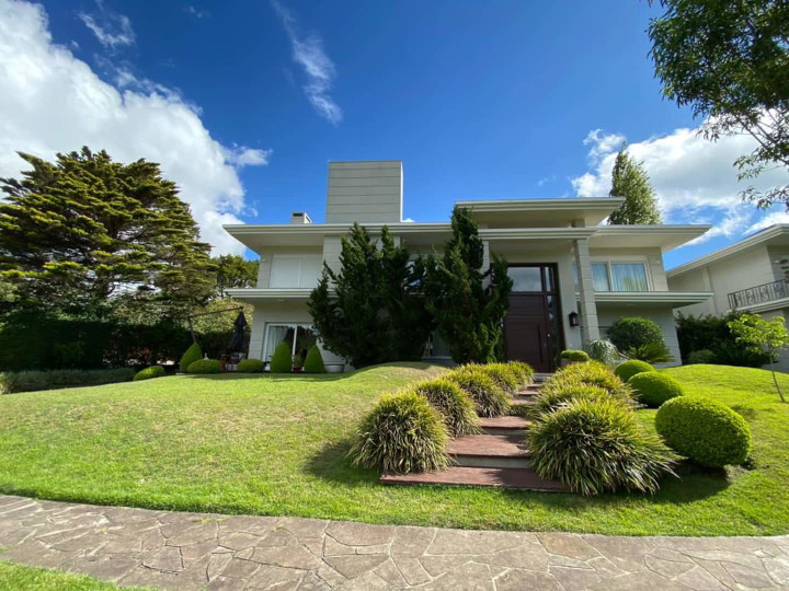 House In A Condominium With A Lake View. - Canela
