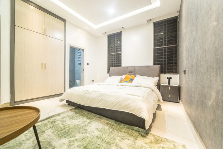 Studio / Swimming Pool/airport View /Central - Accra