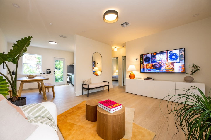 Mango House: Miamis Best Located Retreat - Miami, FL