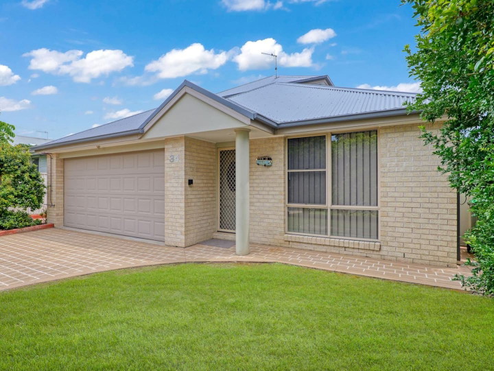 Spacious Modern Walk To The Beach - Hunter Valley