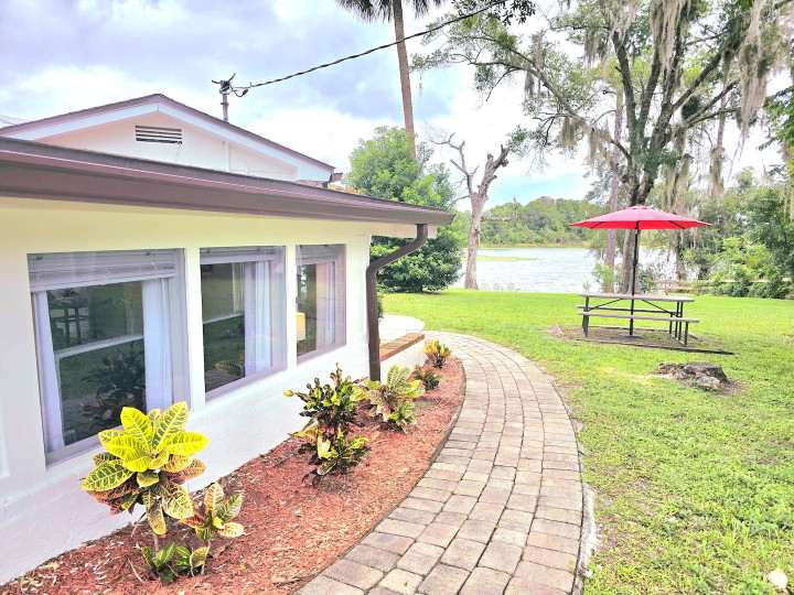 Nature Unique Lake View Tiny Guest Studio - Sanford, FL