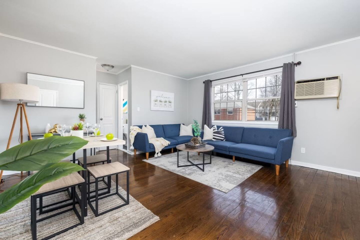 Queen Bed Apt In West Hartford - Safe Neighborhood - West Hartford, CT