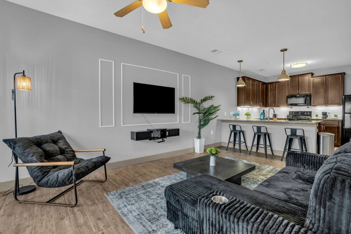 1br Near Lucas Oil | Garage Parking + Balcony - Indianapolis, IN