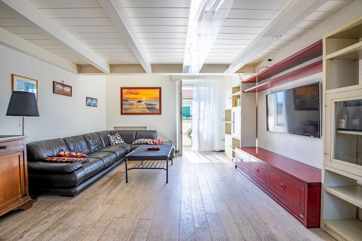 Spacious House: Just Steps Away Beach & Pinewood - Viareggio