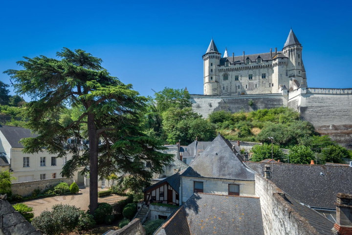 Courtyard Family Room | Hôtel Anne D'anjou - Saumur