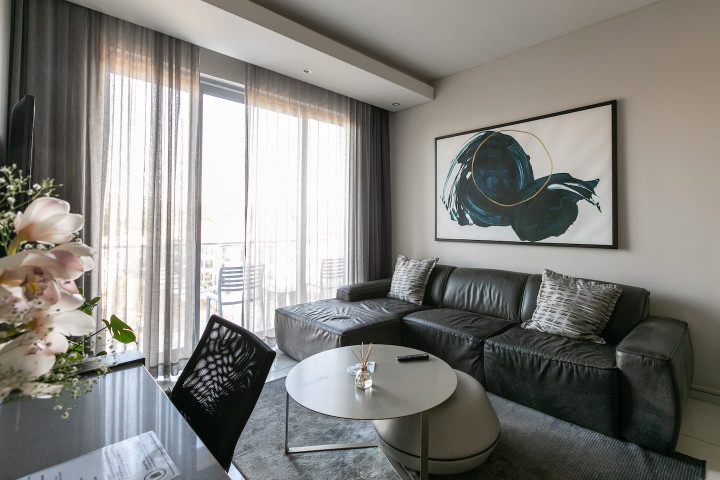Beautiful Apartment In Sandton. No Loadshedding! - Sandton