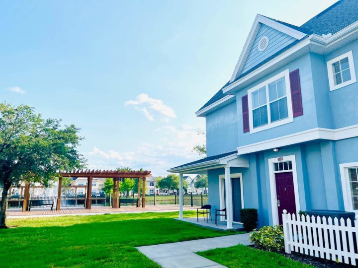 Center Lakeview 4br/3 Bath Newly Renovated - Kissimmee, FL
