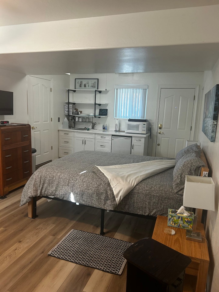 Quiet, Adorable Queen Bed, Bath W/parking On Site - Prescott, AZ