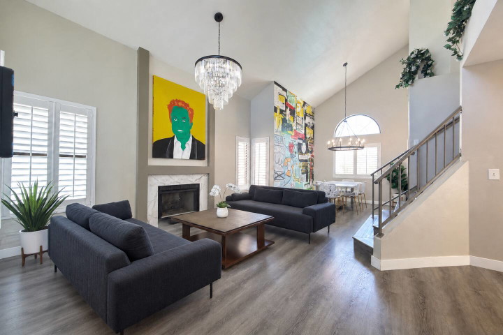 Vegas Versailles - 2 Story House 7 Bed 3 Bath Pool - Henderson, NV