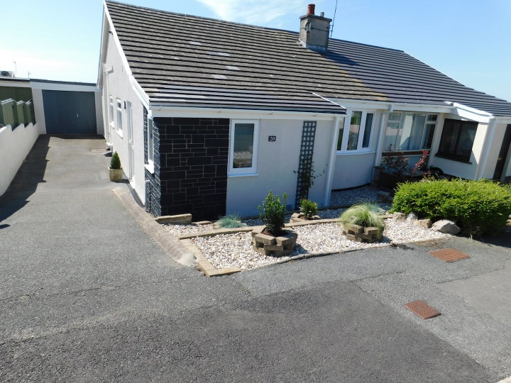 Delightful 3 Bedroom Bungalow With Sea Views - Tenby