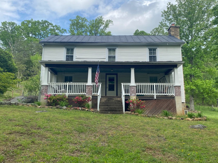 Authentic 1920s Farmhouse - Bedford, VA