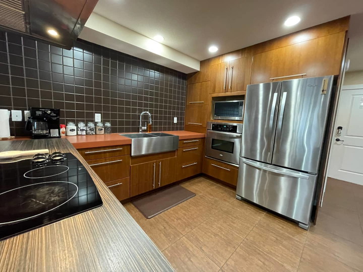 Condo W/ Oversize Garage, Walking Distance To Grocery, Restaurants, Bars, Beach - Sicamous