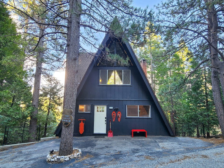 Tree-frame | A-frame Lake Access Fenced Yard - San Bernardino, CA