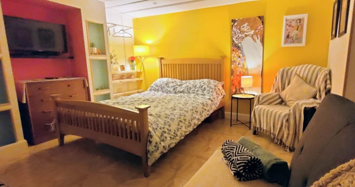 Secluded Arty Flat Near City, Shops & Leafy Park - Leeds