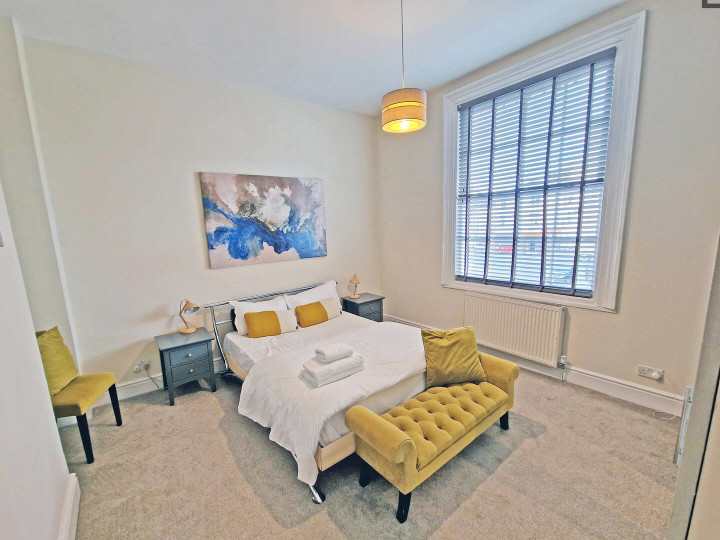 Canal Side 2 Bedroom Apartment - Royal Leamington Spa