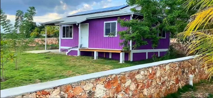 The Purple House  Your Cute & Cozy Getaway - Haiti