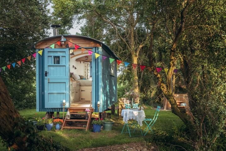 Bluebell Shepherd's Hut - Free Range Escapes - Port Isaac