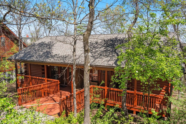 Cozy Couples Getaway | Fireplace + Covered Deck - Rockaway Beach, MO