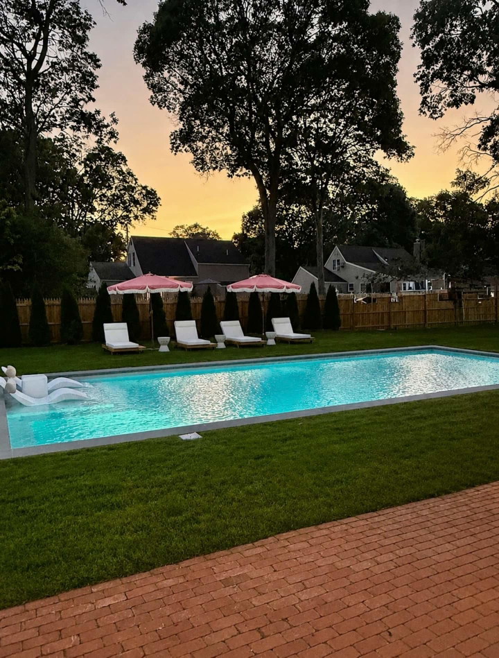 The Saltwater Ranch 
Bellport Village | 8-10 - Patchogue, NY