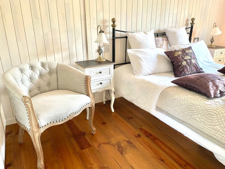 Holiday Lettings Beech Lodge > Luxury  Cabin > King Beds > Marina Location > - Derby