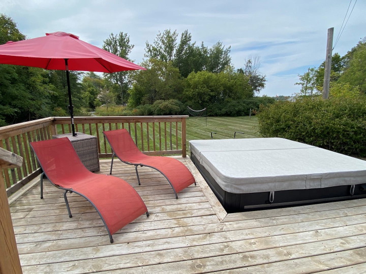 Private Beach, Hot Tub, A Vacay To Remember! - Prince Edward County