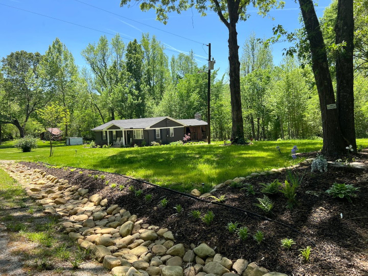 Newly Renovated 3 Bedroom Quiet Private Farmhouse - Oakland, TN