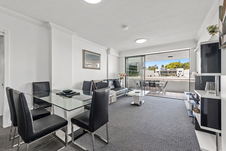 Prime Position! 3bed/2bath/1car ~ 10mins To Cbd - Brisbane