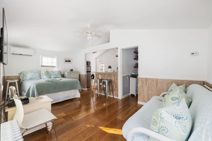 Charming Maritime Apartment Steps From The Beach - Hampton Bays, NY