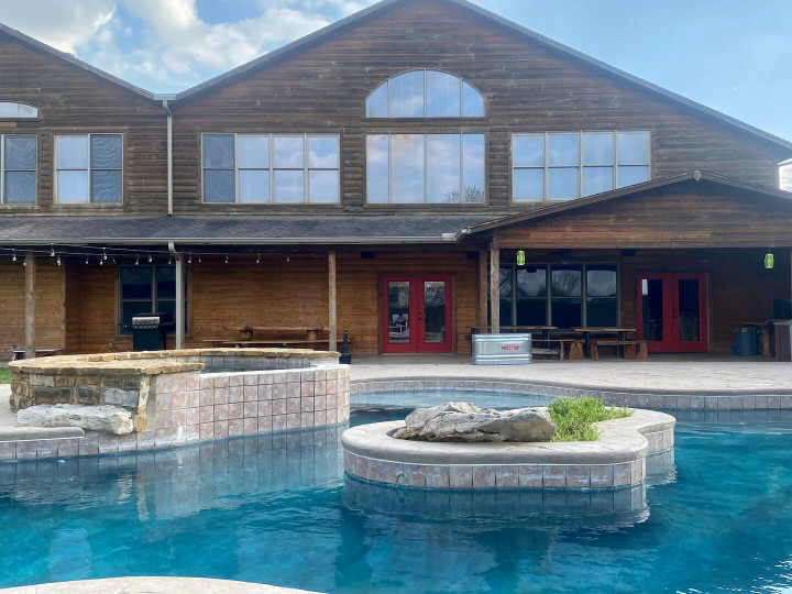 10,000 Sq. Ft. Cabin - Perfect For Family Reunions - Oklahoma