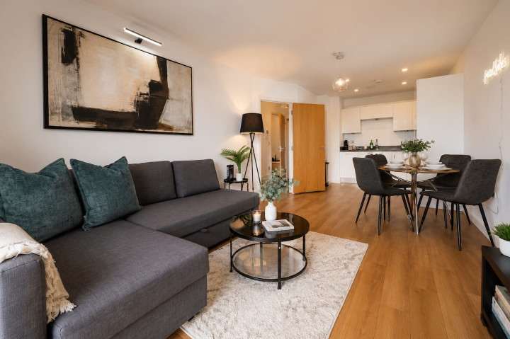 River View Apt W/ Parking + Balcony | Sleeps 4 - 채텀