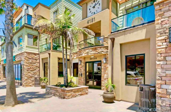 Mb Contemporary 4br/3ba Steps To Sand With Garage - San Diego, CA