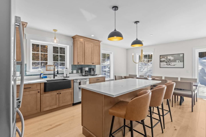 Modern Stowe Retreat: New Build Near Skiing&town - Waterbury Village Historic District